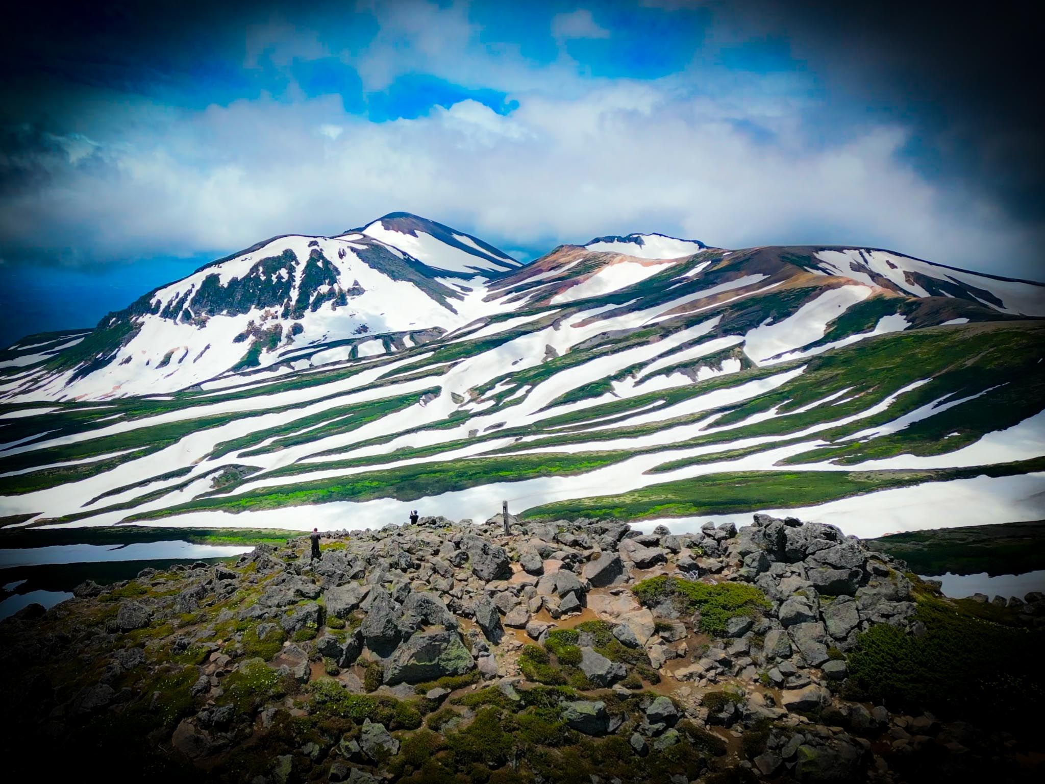 【絶海ドローン旅】〝この季節だけの絶景〟残雪と木々が描く壮大なゼブラ模様｜Sitakke【したっけ】