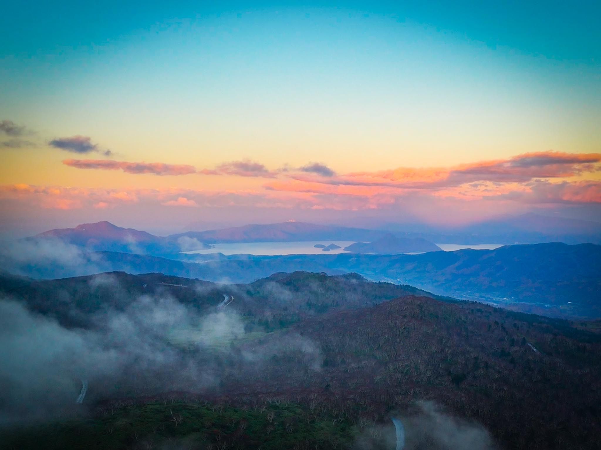 ワケがあって”穴場の展望台”に…羊蹄山を望む、雄大なパノラマが美しい「オロフレ峠」（北海道）【絶景ドローン紀行】｜Sitakke【したっけ】