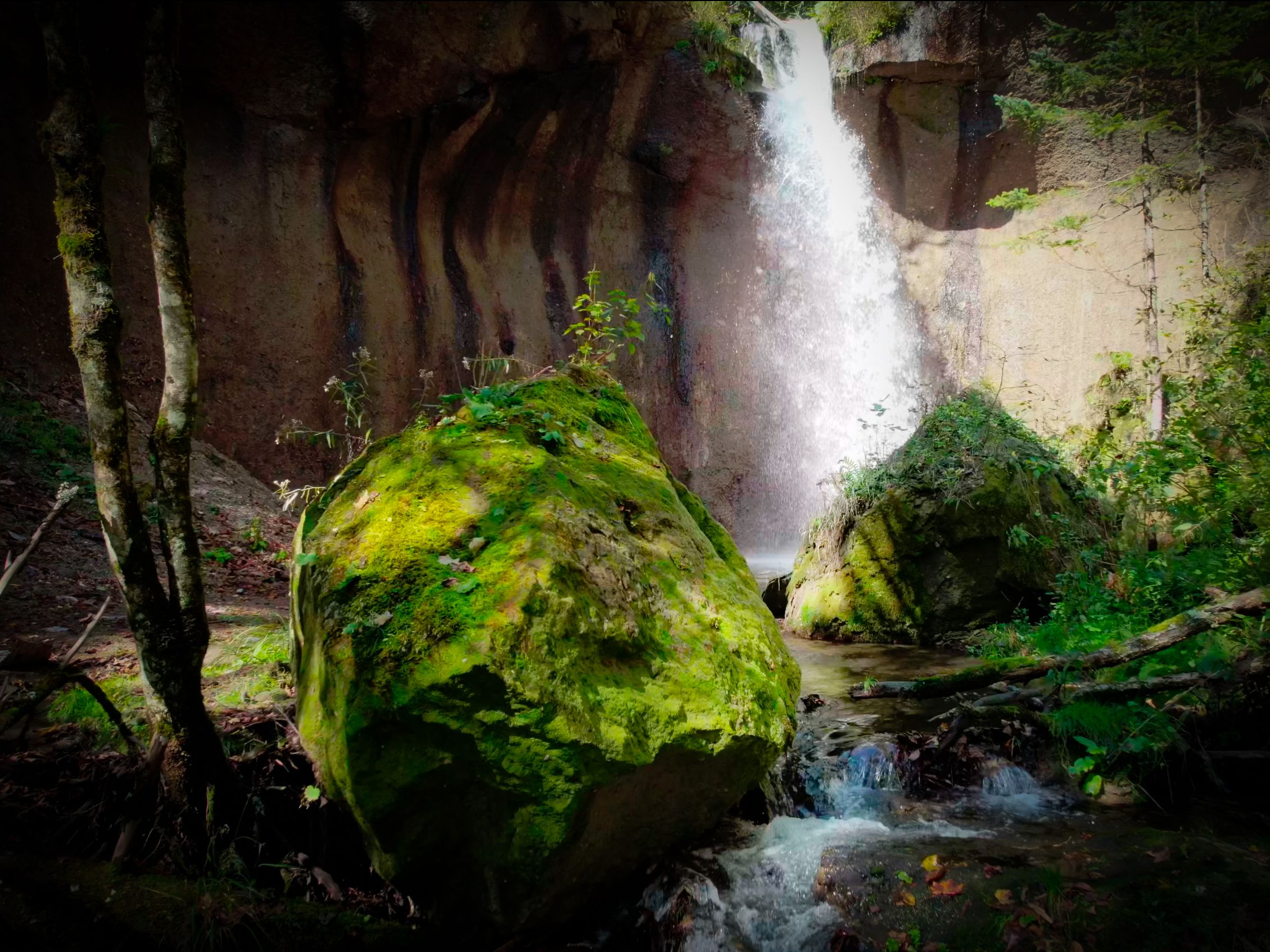 【絶景】片道30分、歩いて行く価値あり！神秘的な景色に癒される 北海道「七条大滝」｜Sitakke【したっけ】
