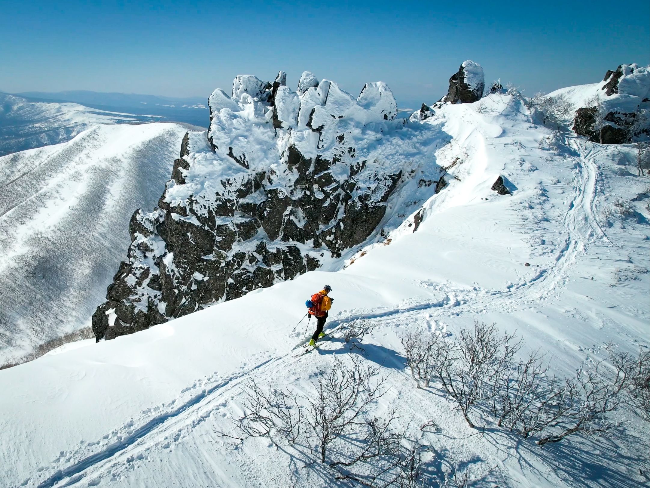 【絶景ドローン旅】標高約1,000メートルから駆け下りる〝山スキー〟｜Sitakke【したっけ】